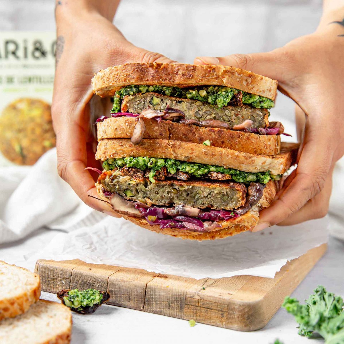 Recette : Sandwich au pesto de kale et aux galettes de lentilles ⋆ Hari&co